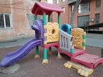 Playground (Yerevan, Yeghbayrutyan Street), oyun alanı  Erivan'dan