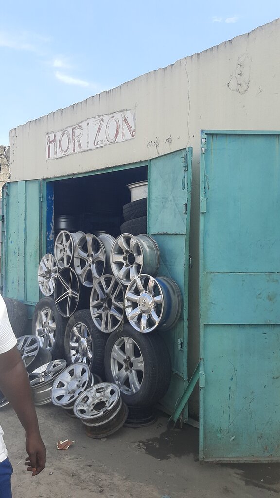 Jant ve lastikçiler Horizon, Brazzaville, foto