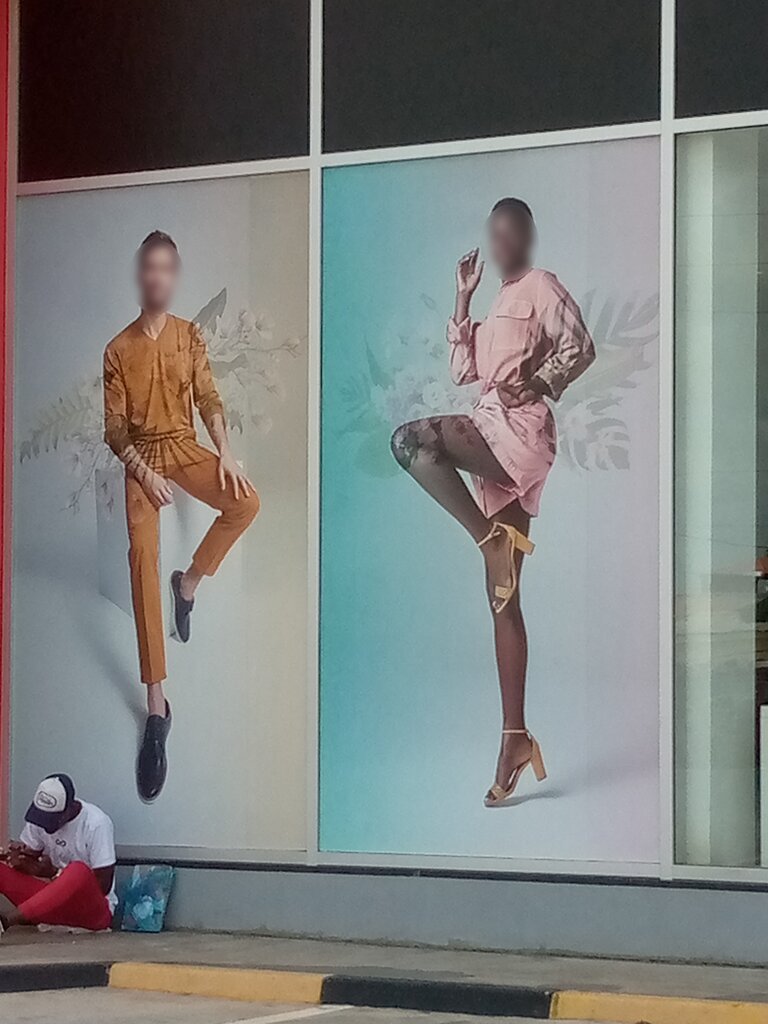 Kozmetik ve parfümeri mağazaları Boutque & Perfumeria, Loanda, foto