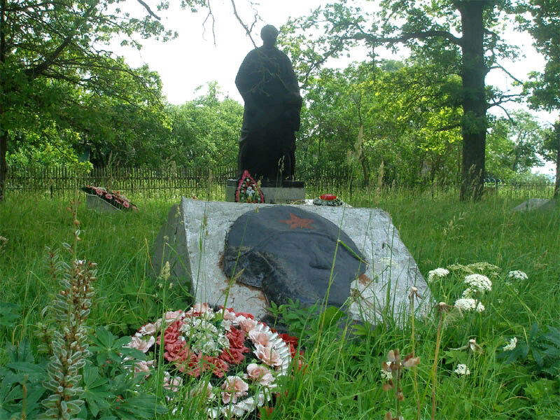 Anıt, heykel Воинское захоронение, Saint‑Petersburg ve Leningradskaya oblastı, foto