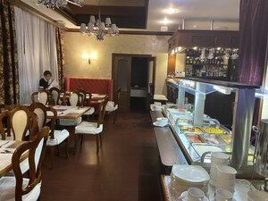 Restaurant Chaikovsky (Mira Street No:7), restoran  Çaykovski'den