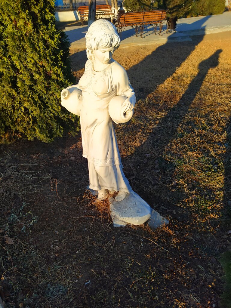 Park, sokak heykeli Гречанка с кувшинами, Astrahan, foto