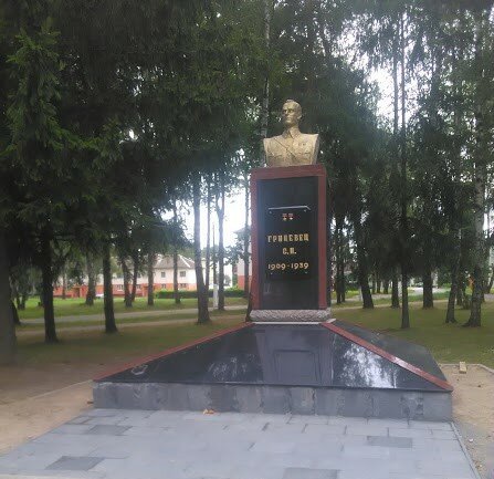 Anıt, heykel Сергею Грицевцу, Vitebskaya oblastı, foto