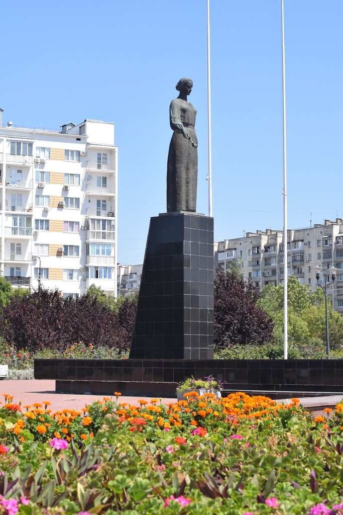 Anıt, heykel Скорбящая мать, Yevpatorya, foto