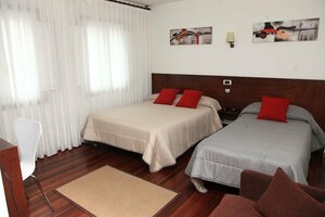 Hotel Restaurante Rúas (Galicia, Pontevedra, Calle Sarmiento, 16), otel  Pontevedra'dan