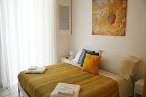 Le Mulieres Bed and Breakfast (Campania, Salerno, Larghetto Fra Giovanni da Salerno, 1), otel  Salerno'dan