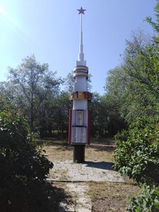 Обелиск (Samara Region, Krasnoarmeyskiy rayon, selskoye poseleniye Kirovskiy, posyolok Bratskiy, ulitsa Solovyova), anıt, heykel  Samarskaya oblastından