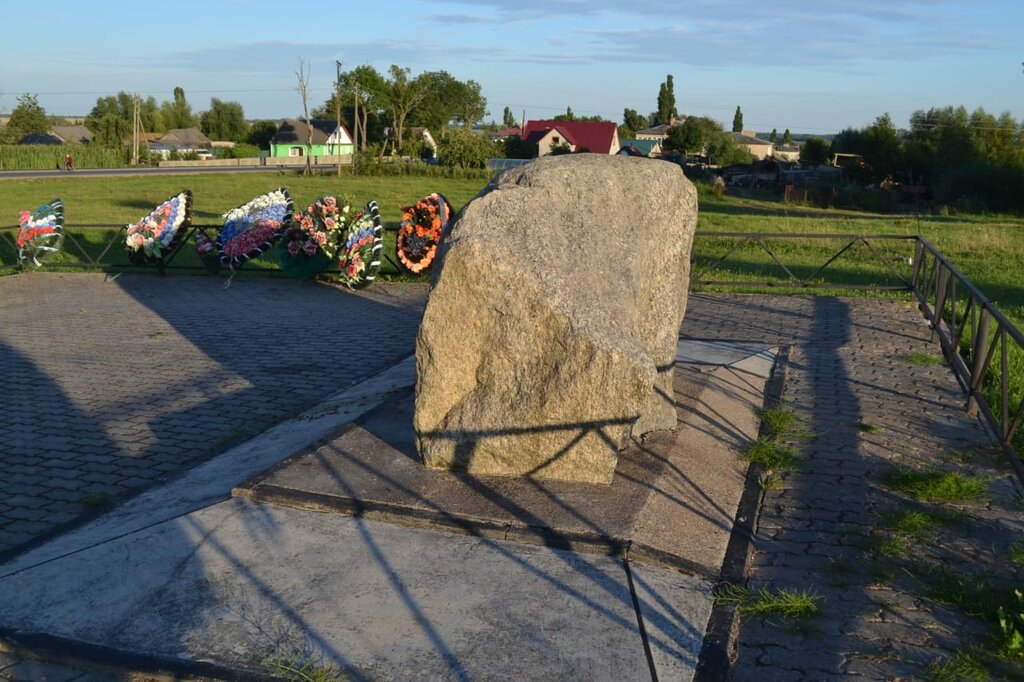Anıt, heykel Памятный знак в честь подвига артиллеристов, Kaliningradskaya oblastı, foto