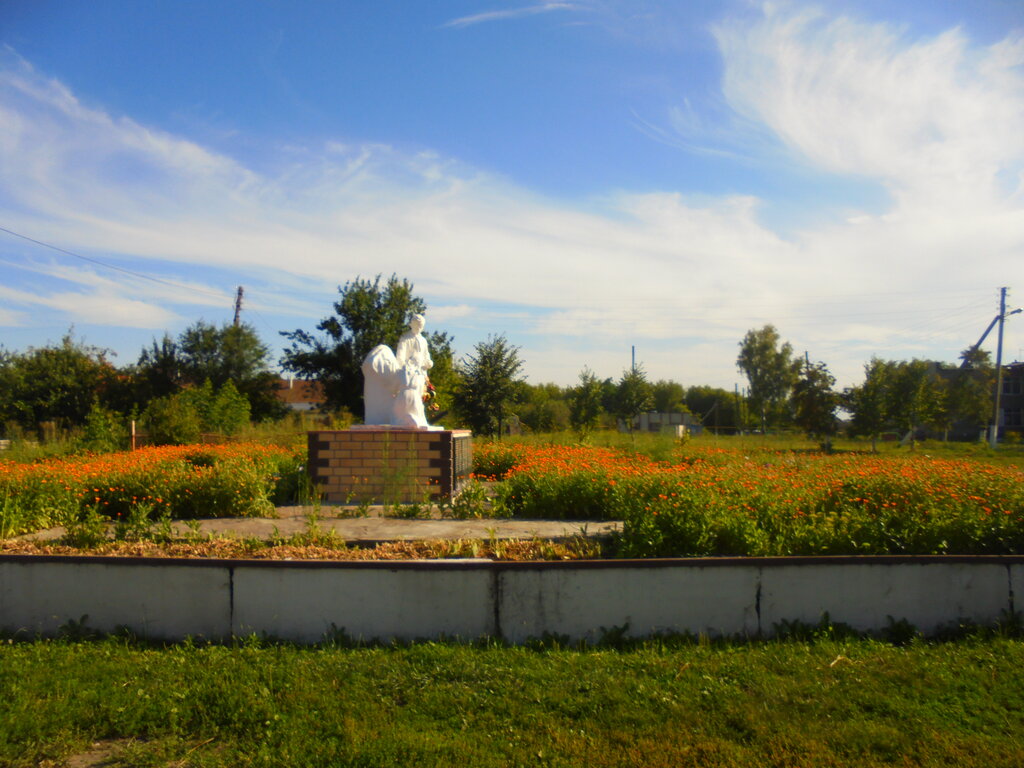 Anıt, heykel Братская могила, Kurskaya oblastı, foto