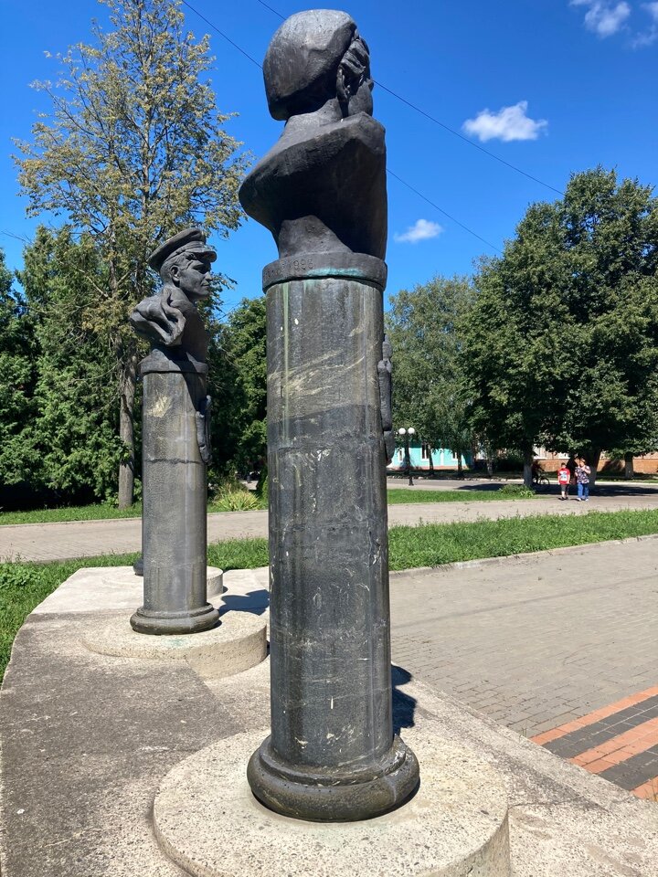 Anıt, heykel Бюст Худяковой А.Ф., Karaçev, foto