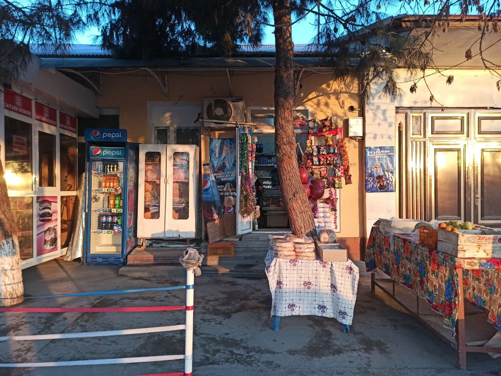 Market Groceries, Nemengan, foto