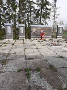 Мемориальный комплекс воинам, погибшим в годы Великой Отечественной войны (Altai Territory, Sovetskiy rayon, selo Polovinka), anıt, heykel  Altayski krayından