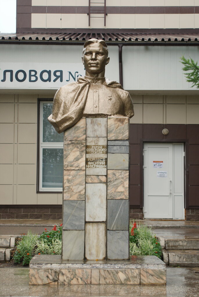 Anıt, heykel В.Н. Горшков, Diurtiuli, foto