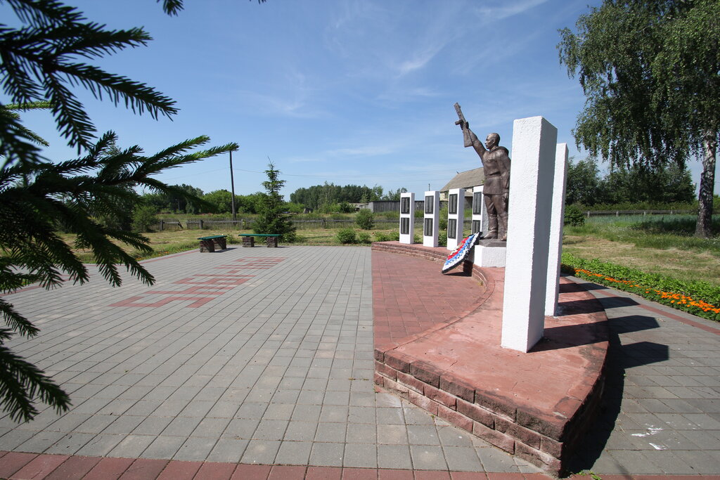 Anıt, heykel Воину-освободителю, Tambovskaya oblastı, foto