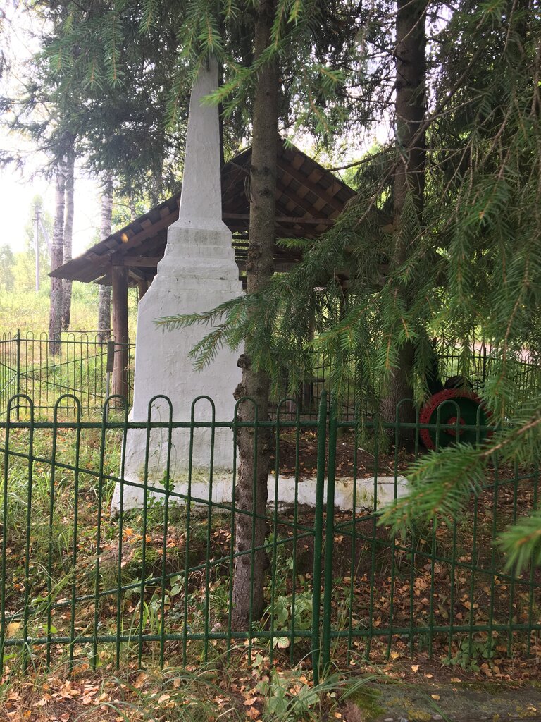 Anıt, heykel Братская могила танкистов, Kalujskaya oblastı, foto