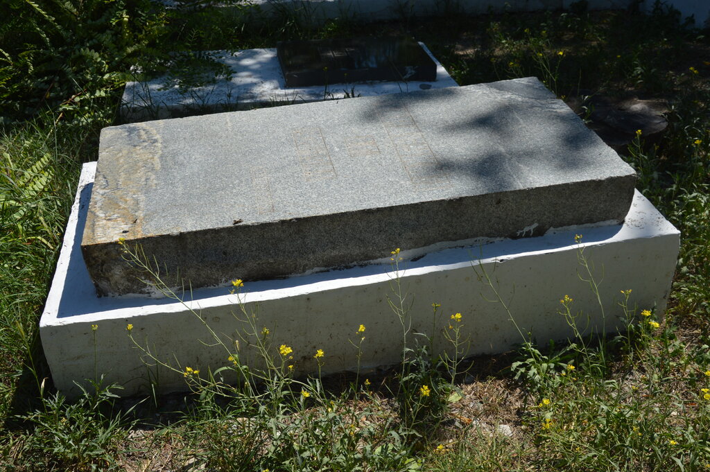 Ünlü kişilerin mezarları Подпольщик Л.Г. Тарабукин 1944 год, Simferopol (Akmescit), foto