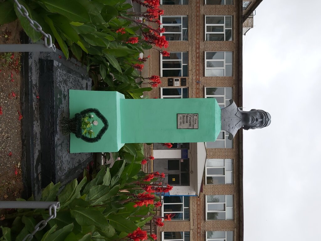 Anıt, heykel Бюст Городничева Николая Павловича, Sol‑İletsk, foto