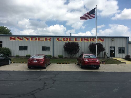 Oto kaporta Snyder Collision, Ohio Eyaleti, foto