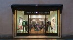 Tommy Hilfiger (Via Vittorio Emanuele No:18, Alba), giyim mağazası  Piyemonte'den