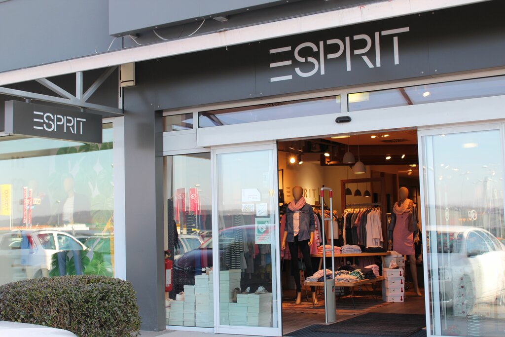 Giyim mağazası Esprit Store Horn, Aşağı Avusturya, foto