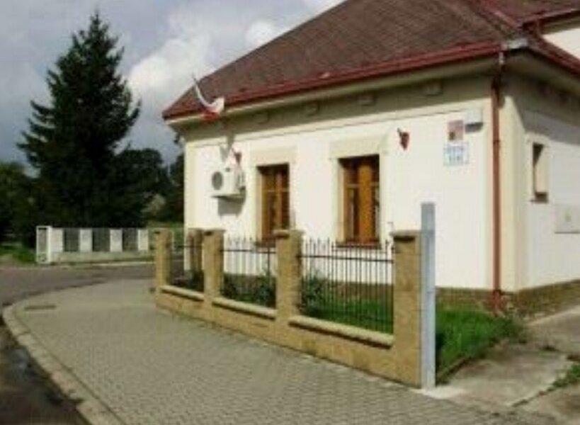 Devlet kurumları ve bakanlıklar Lány u Dašic - obecní úřad, Pardubice Bölgesi, foto