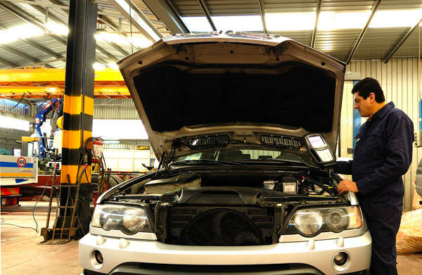 Otomobil servisi Luigi Cogoni Officina Meccanica, Sardunya, foto