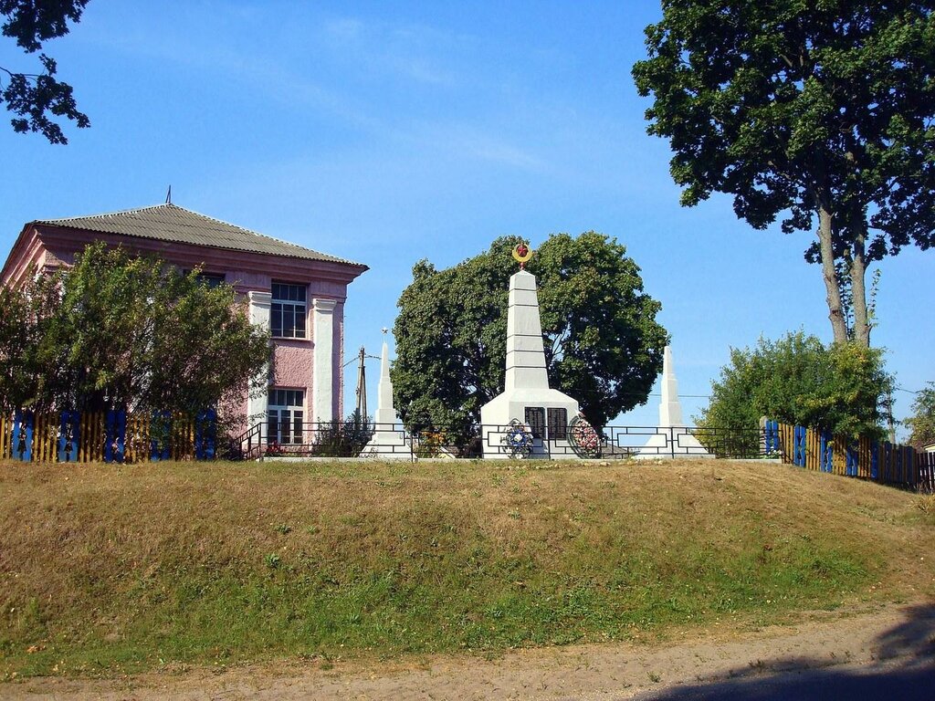 Anıt, heykel Братская могила, Vitebskaya oblastı, foto