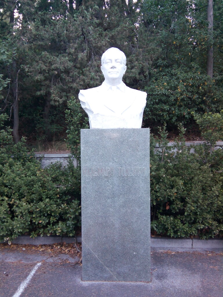 Anıt, heykel Бюст Пальмиро Тольятти, Kırım Cumhuriyeti, foto