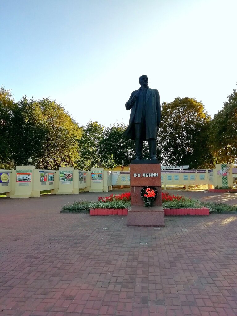 Anıt, heykel В.И. Ленин, Kalinoviçi, foto