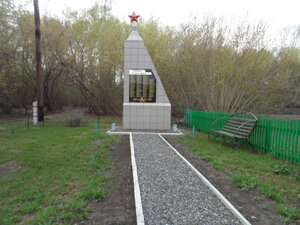 Погибшим в годы Великой Отечественной войны (Altai Territory, Rebrikhinskiy rayon, posyolok Ploskoseminskiy), anıt, heykel  Altayski krayından