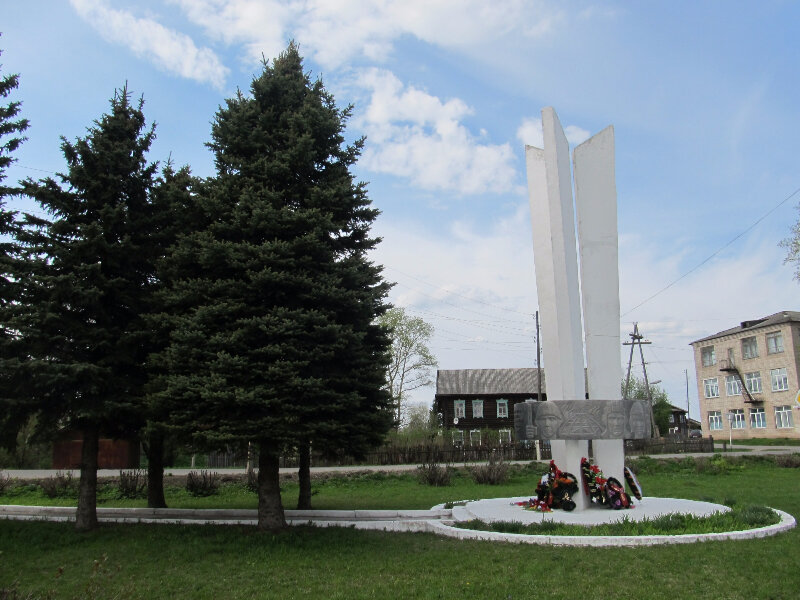Anıt, heykel Стела погибшим в годы ВОВ, Kirovskaya oblastı, foto