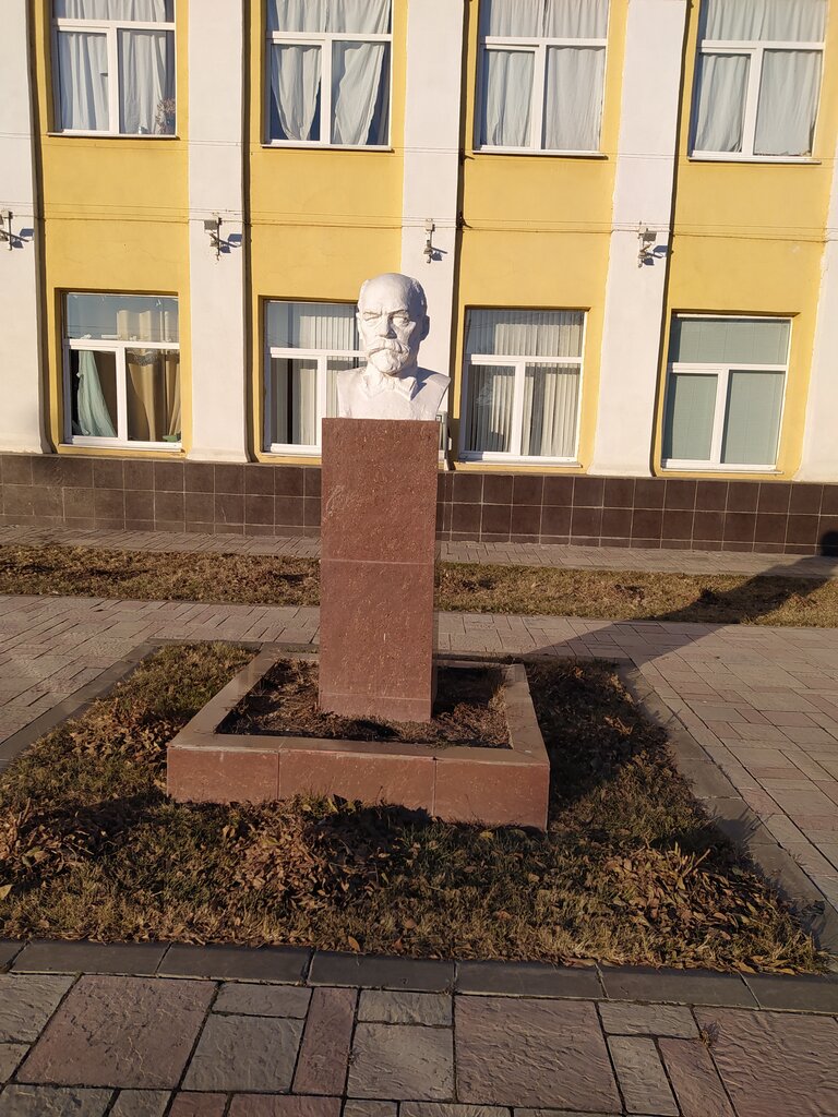 Anıt, heykel P.A. Vlasov, Astrahan, foto