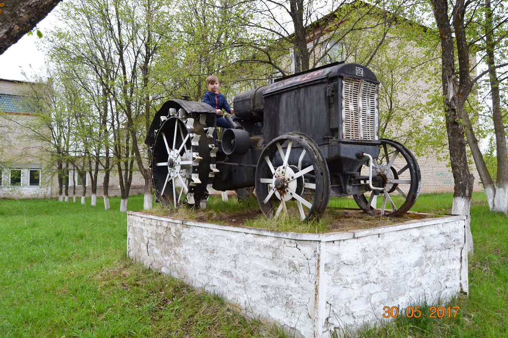 Teknoloji anıtı Трактор ХТЗ, Permski krayı, foto