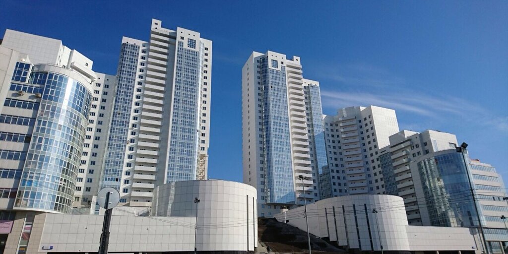 Konut blokları Zhiloy kompleks Arka, Novosibirsk, foto