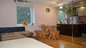 Gostevoi dom Pit (Shkolnaya ulitsa No:22, vioska Rabuń), otel  Minskaya oblastından