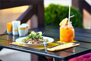Yellow Elephant's Pub (bulvar Velikoy Pobedy No:2), restoran  Volgodonsk'tan