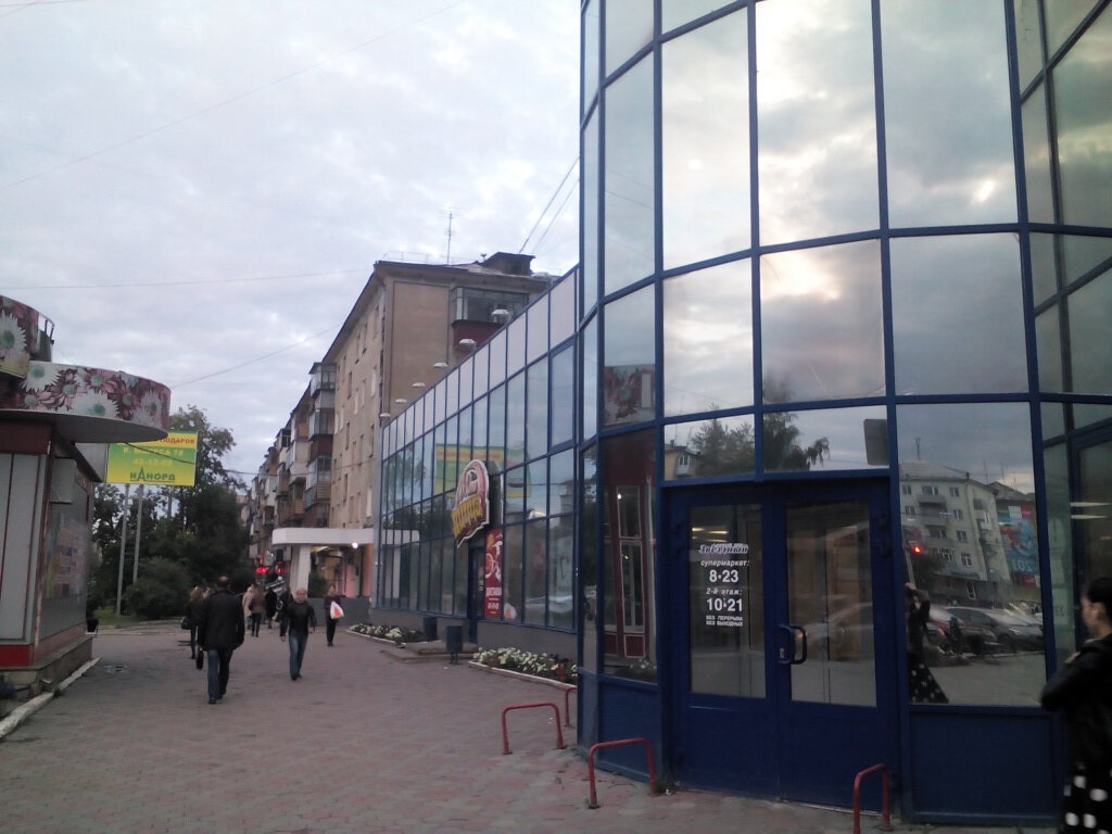 Alışveriş merkezleri Zvezdny torgovy tsentr, Kurgan, foto