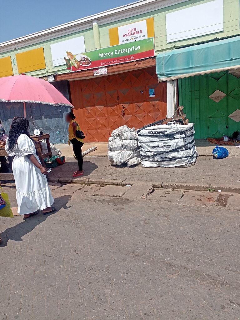 Market Mercy enterprise, Akra, foto