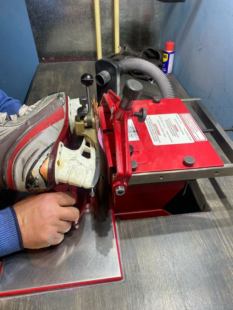 Spor malzemeleri tamiri Pro Hockey Service, Moskova, foto