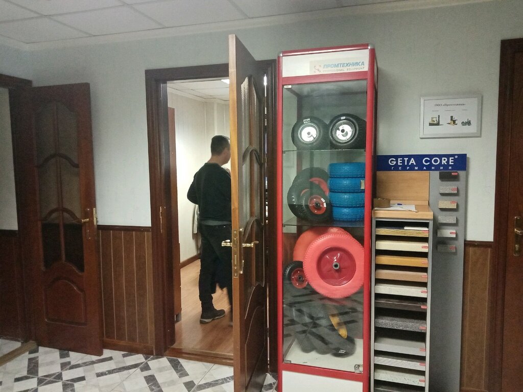 Zemin döşeme üretim ve satış firmaları Mapei, Kirov, foto