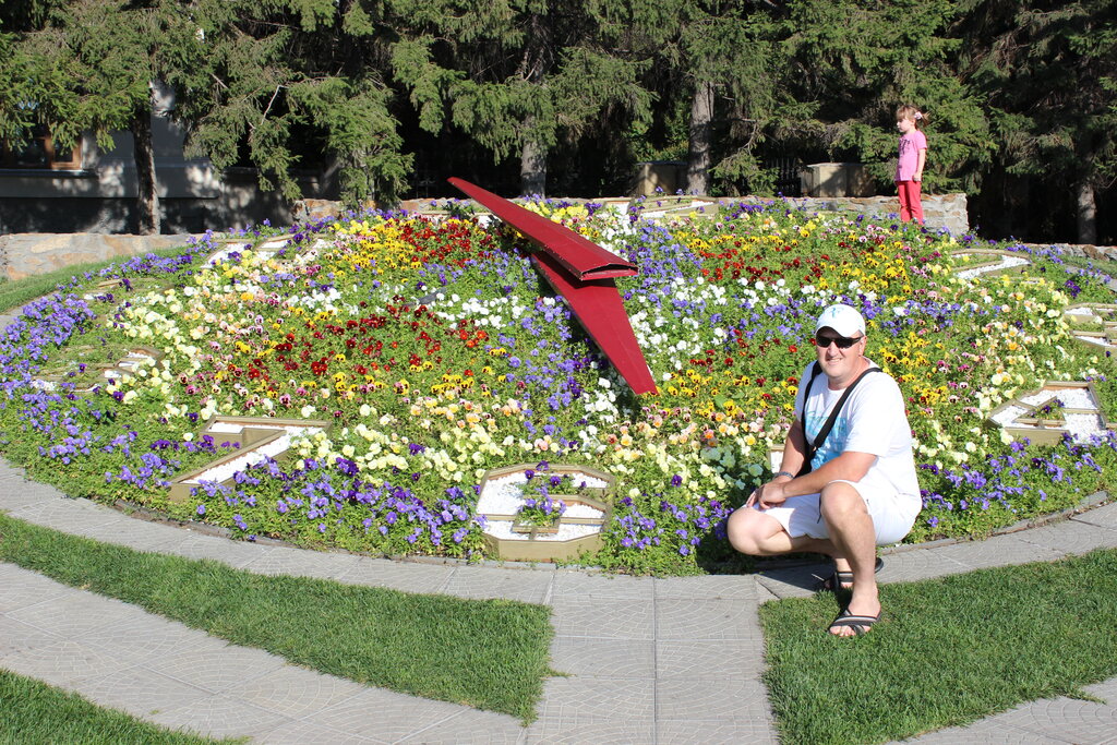 Turistik yerler Цветочные часы, Novosibirsk, foto