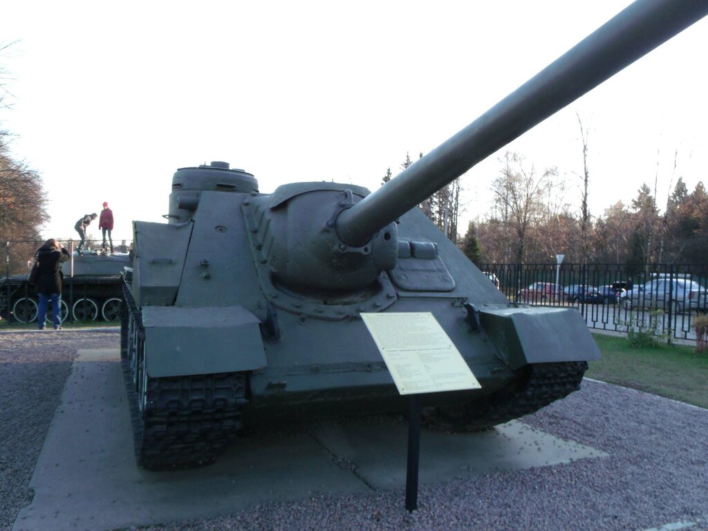 Teknoloji anıtı Самоходная артиллерийская установка СУ-100 выпуска 1945 года, Moskova ve Moskovskaya oblastı, foto