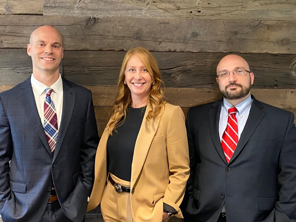 Avukatlar Needle Cuda: Divorce and Family Law, Connecticut Eyaleti, foto