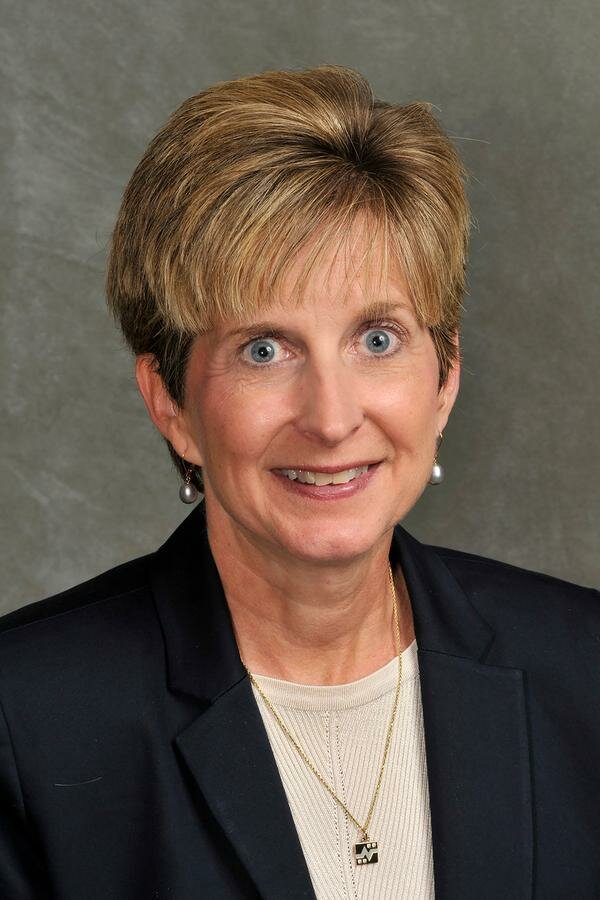 Yatırım fonu firmaları Edward Jones - Financial Advisor: Cheryl H Mansfield, Kuzey Carolina Eyaleti, foto