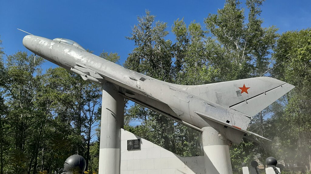 Anıt, heykel Самолёт Су-9 - памятник героям-авиаторам, Samarskaya oblastı, foto