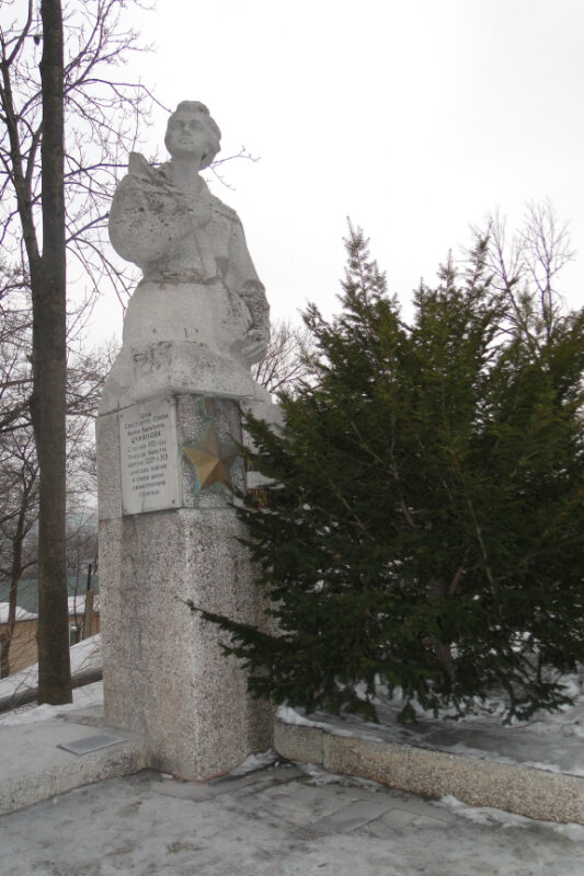 Anıt, heykel Герою Советского Союза Марии Цукановой, Vladivostok, foto