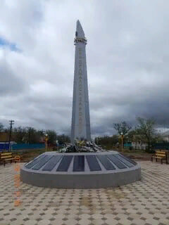 Anıt, heykel Стела Победы, Kalmukya, foto