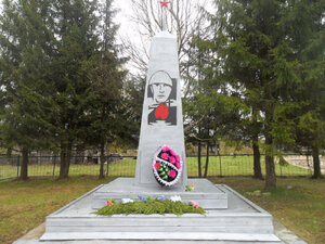 Обелиск памяти погибшим в годы Великой Отечественной войны, 1941-1945 гг. (Naberezhnaya ulitsa No:7, derevnya Pankovo), anıt, heykel  Kostromskaya oblastından