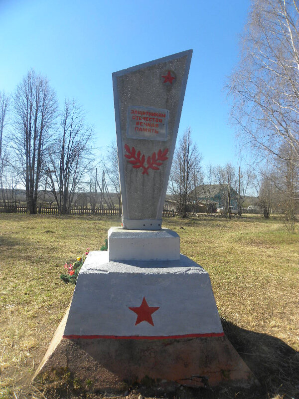 Anıt, heykel Погибшим участникам в ВОВ, Kirovskaya oblastı, foto