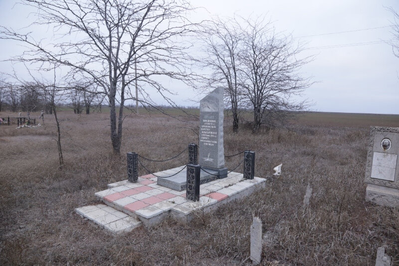 Ünlü kişilerin mezarları Летчик И.А. Мундыкса, Kırım Cumhuriyeti, foto